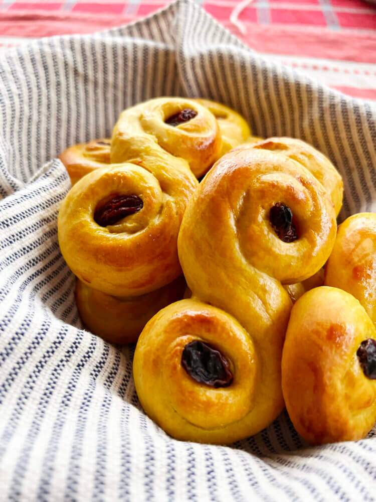 Recipe: Lussekatter - Swedish Saffron Buns