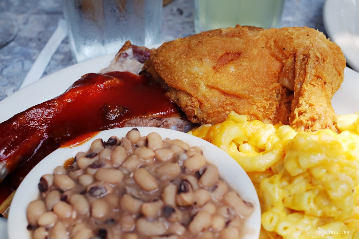 NYC: Brunch at Sylvias - Soul food in Harlem - Mitzie Mee