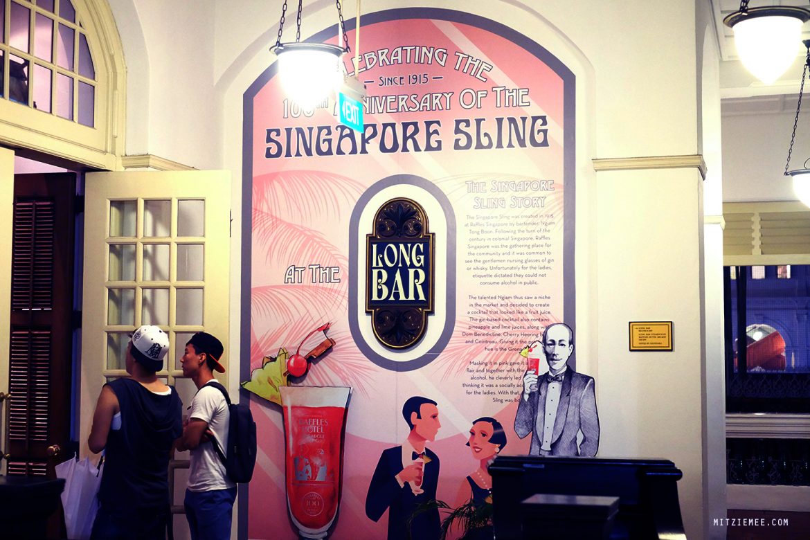 Singapore: Drinking Singapore Sling at Long Bar - Mitzie Mee