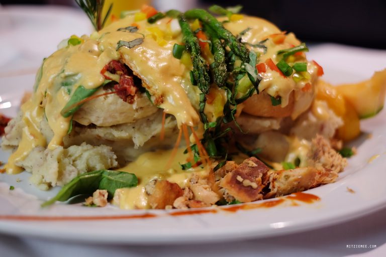 Breakfast at Hash House A Go Go - Farm Benedict - Las Vegas Blog