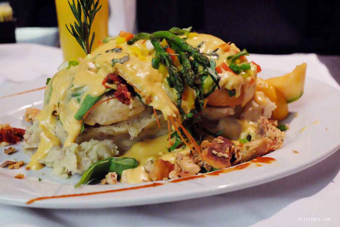 Breakfast at Hash House A Go Go - Farm Benedict - Las Vegas Blog