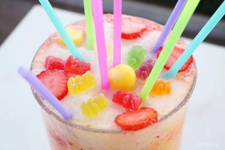 Bangkok: Above Riva - Giant cocktails in the sun - Mitzie Mee