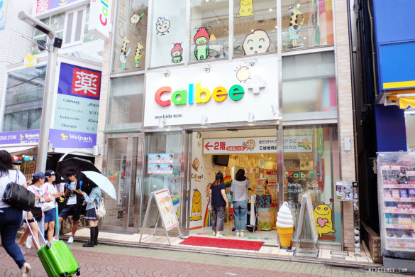 Calbee Plus - Potato chips with chocolate and soft serve - Tokyo Blog