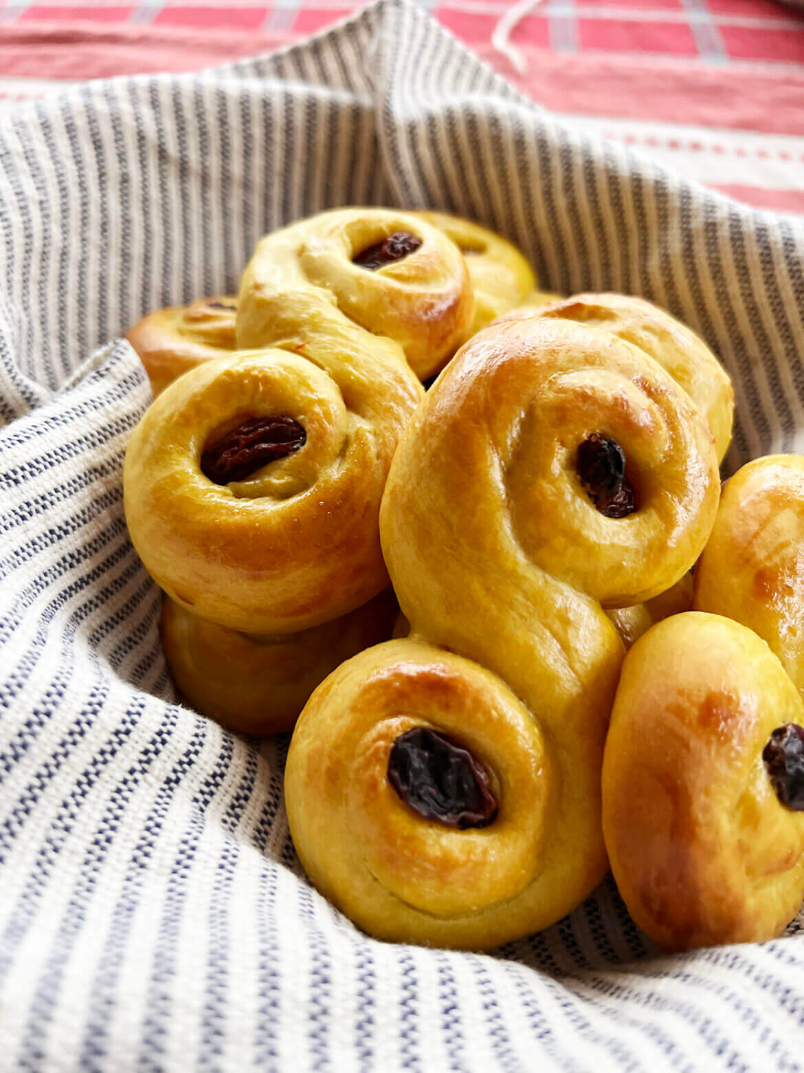 Getting in the holiday mood with Swedish lussekatter - Mitzie Mee Blog