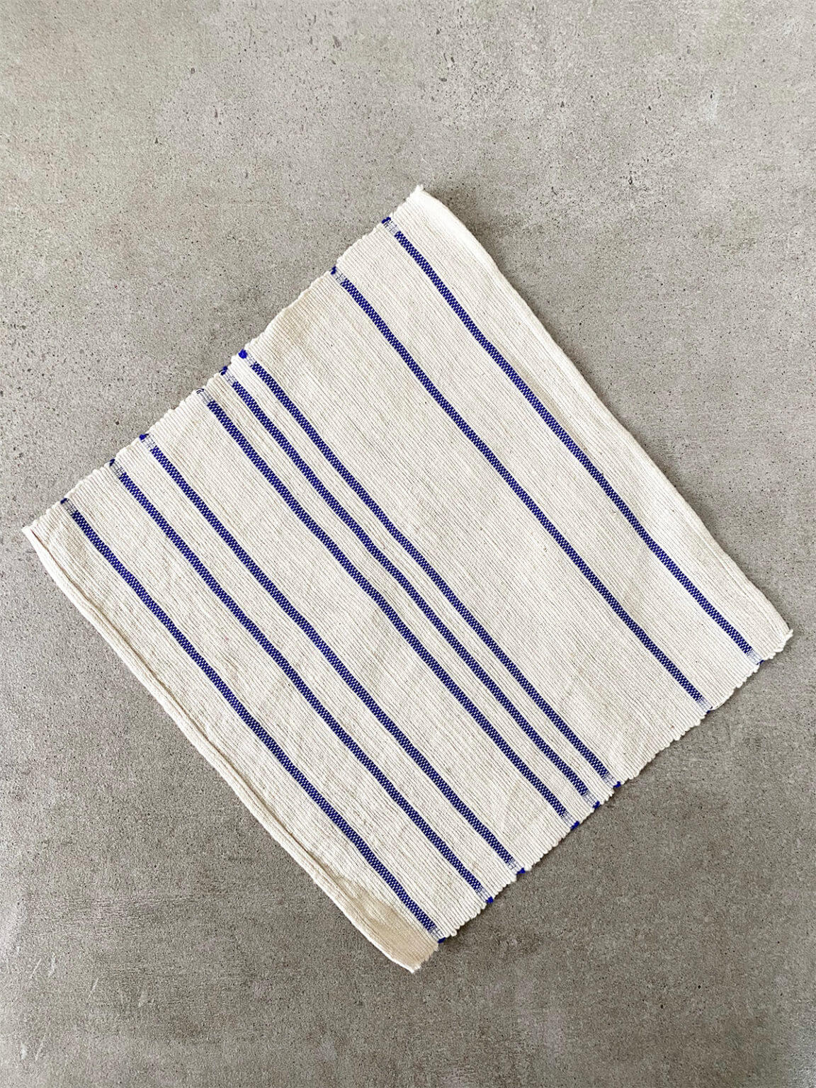 How to fold a mini hand towel (oshibori) - Mitzie Mee