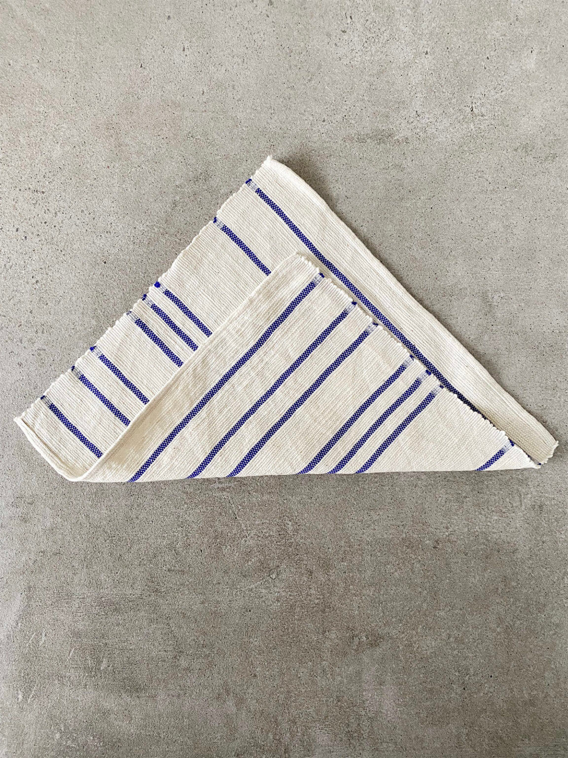 How to fold a mini hand towel (oshibori) - Mitzie Mee