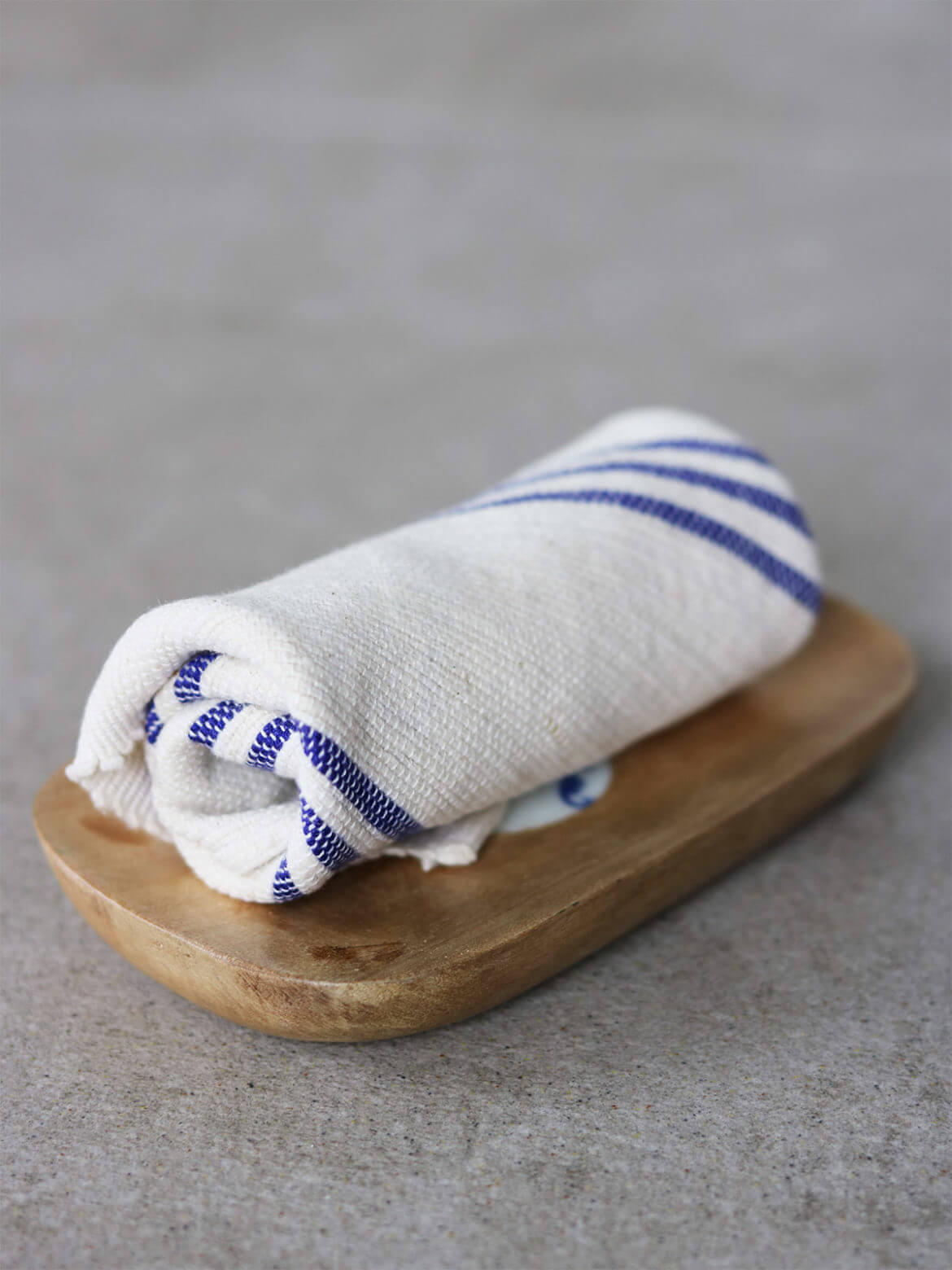 How to fold a mini hand towel (oshibori) - Mitzie Mee Blog