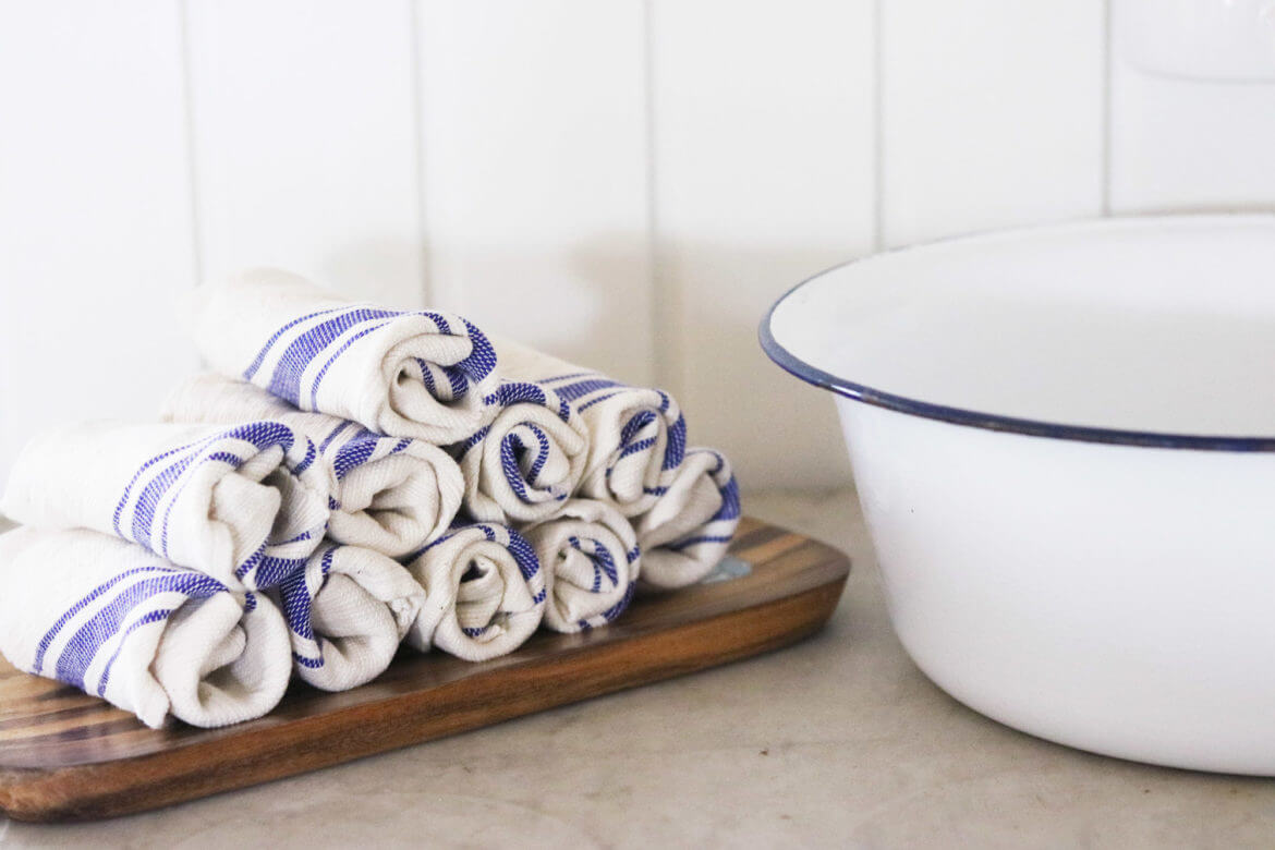 How to fold a mini hand towel (oshibori) - Mitzie Mee