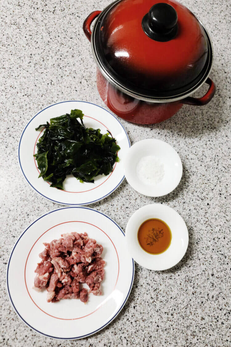 Seaweed Soup Miyeok Guk 미역국 Korean Birthday Soup Recipe Mitzie Mee