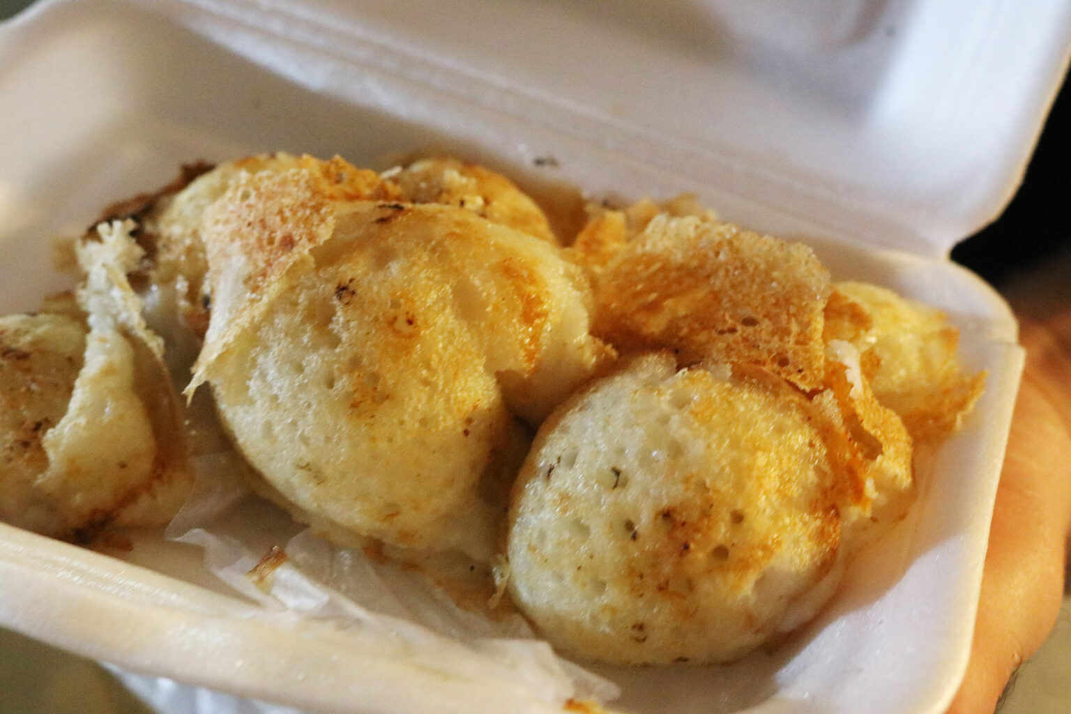 Khanom Krok - Little Coconut Pancakes - Street Food in Thailand